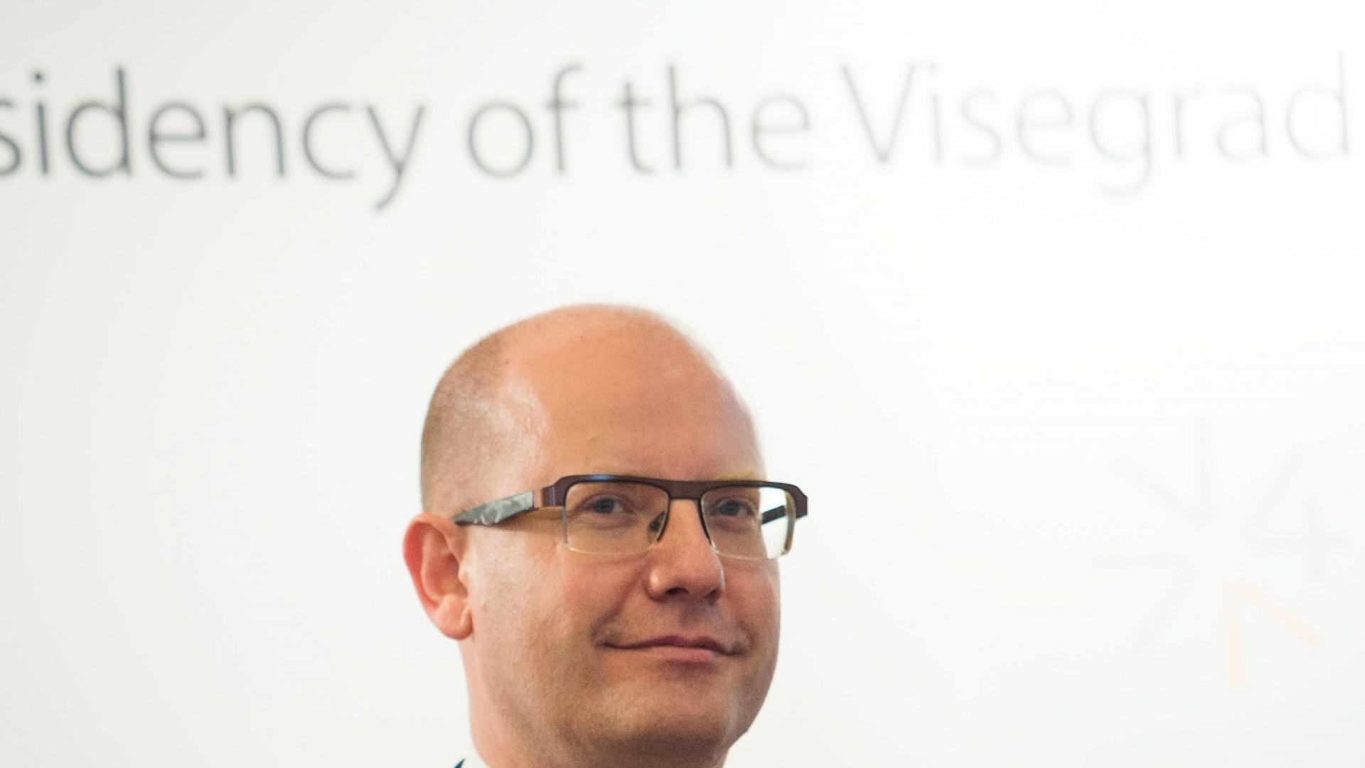 Извънредна среща в Чехия за бежанците, България и Македония|Vesti.bg