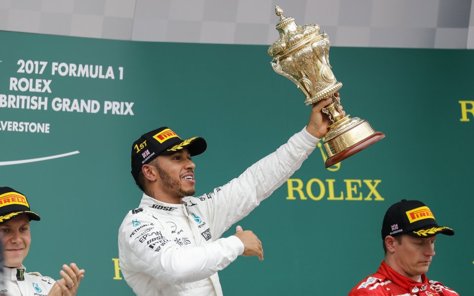 Победата на Хамилтън на "Сълвърстоун" в снимки | Gong.bg