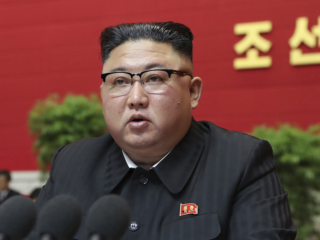 Способен да предизвика "ядрено цунами": Ким Чен-ун тества нов подводен ...