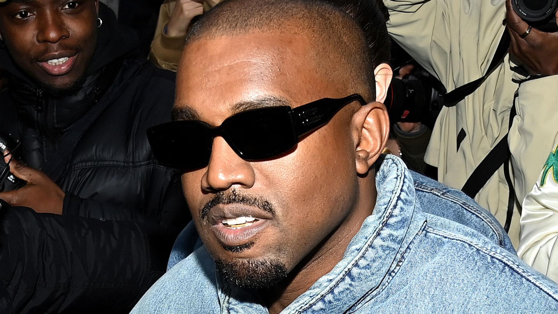 Кание Уест продава тениски със свастики за 20 долара|Vesti.bg