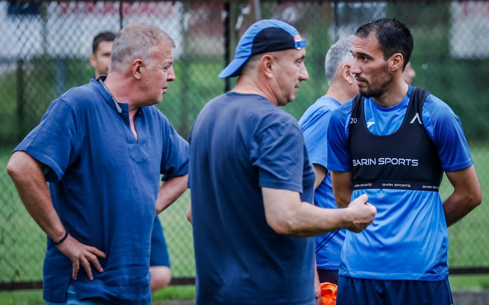 Всички шефове изгледаха тренировката на Левски - БГ Футбол - efbet Лига ...