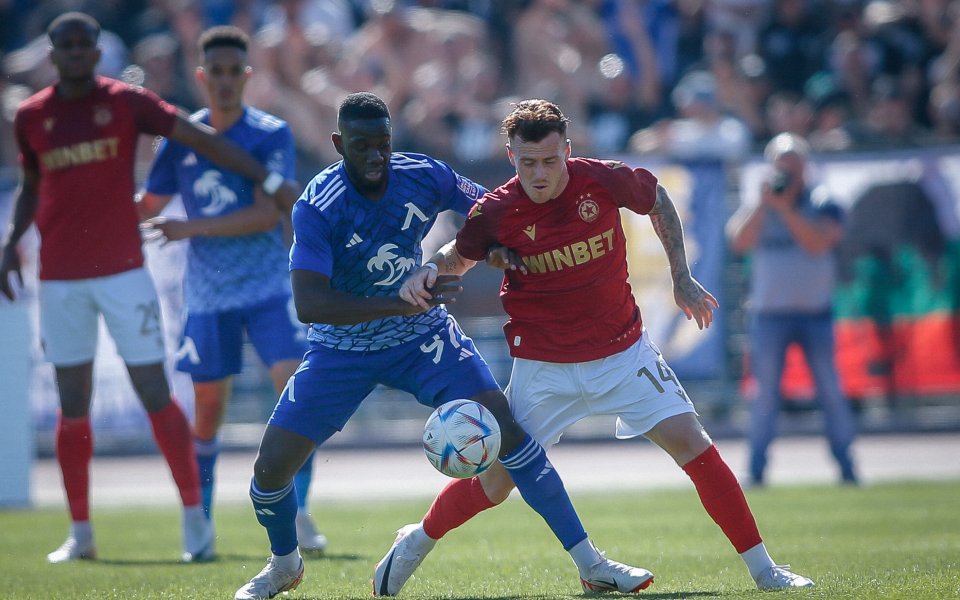 Обявиха кой ще свири дербито Левски - ЦСКА - БГ Футбол - efbet Лига ...