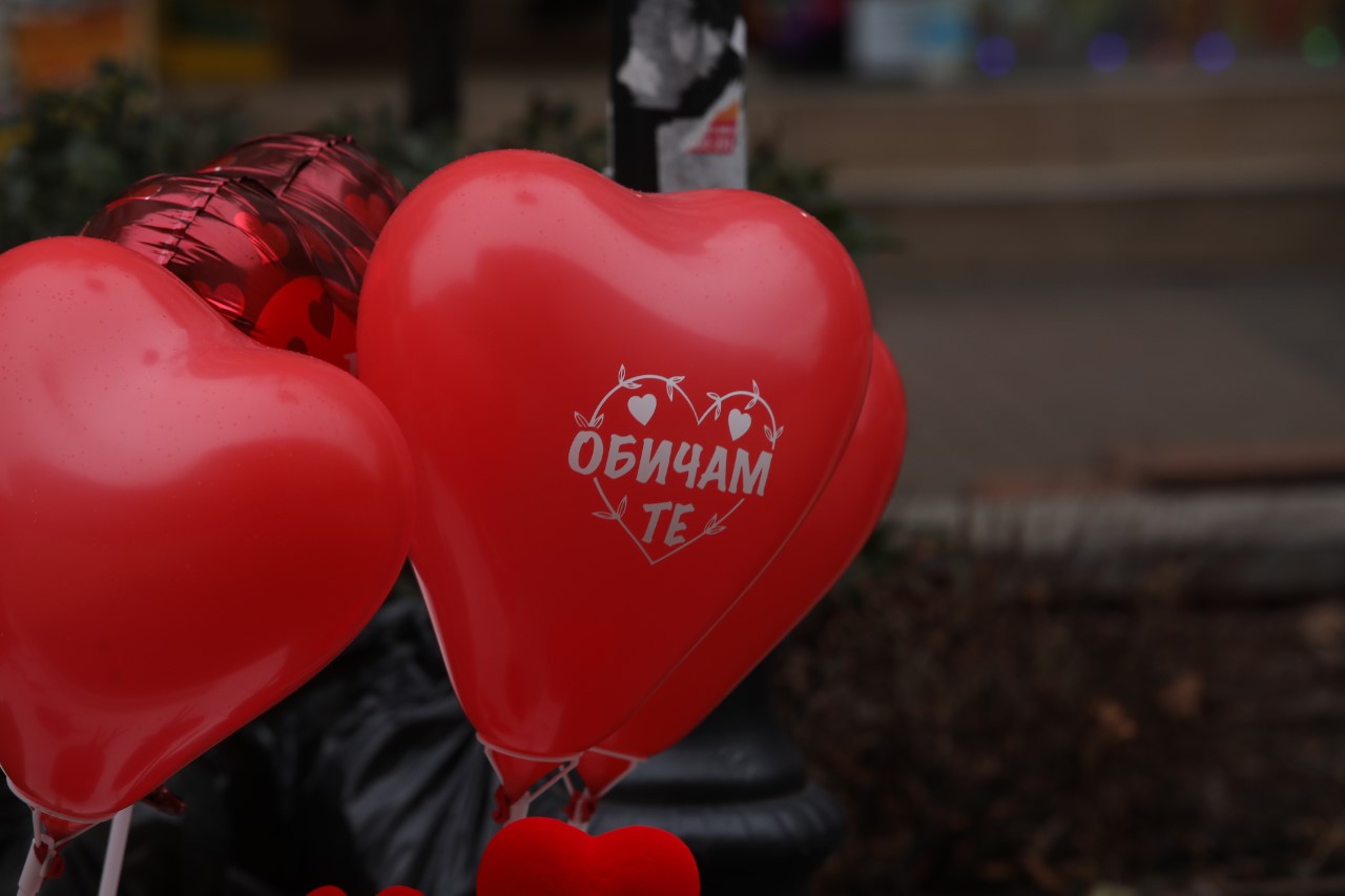 Любов на всеки метър: Свети Валентин в столицата - Фото галерии - Vesti.bg