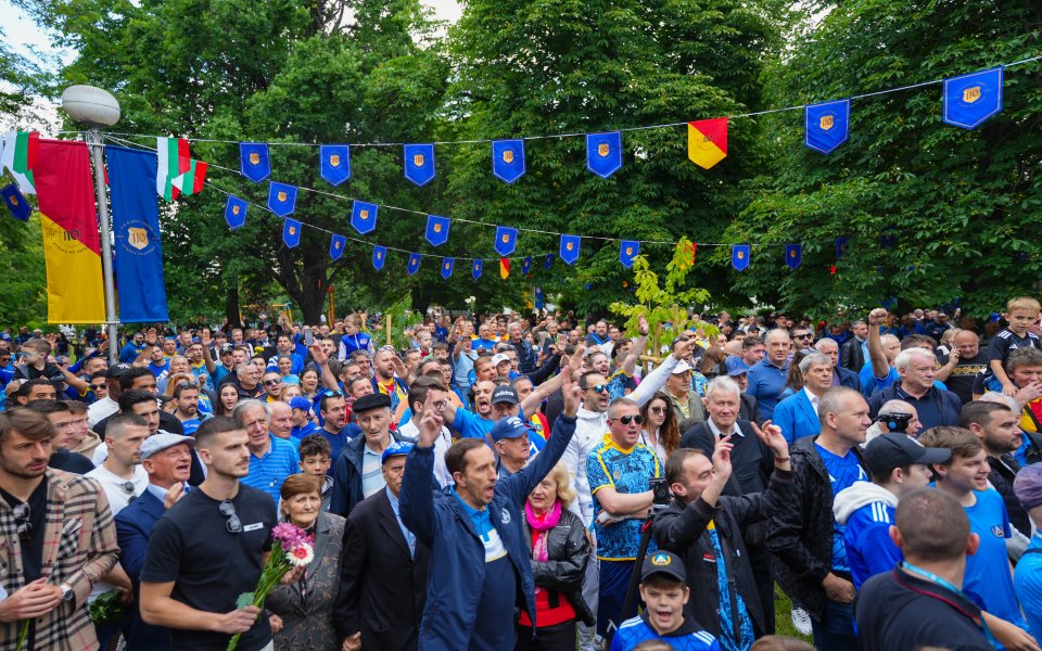 Концертно шоу и трейлърът на филма за Гунди зарадваха левскари навръх ...