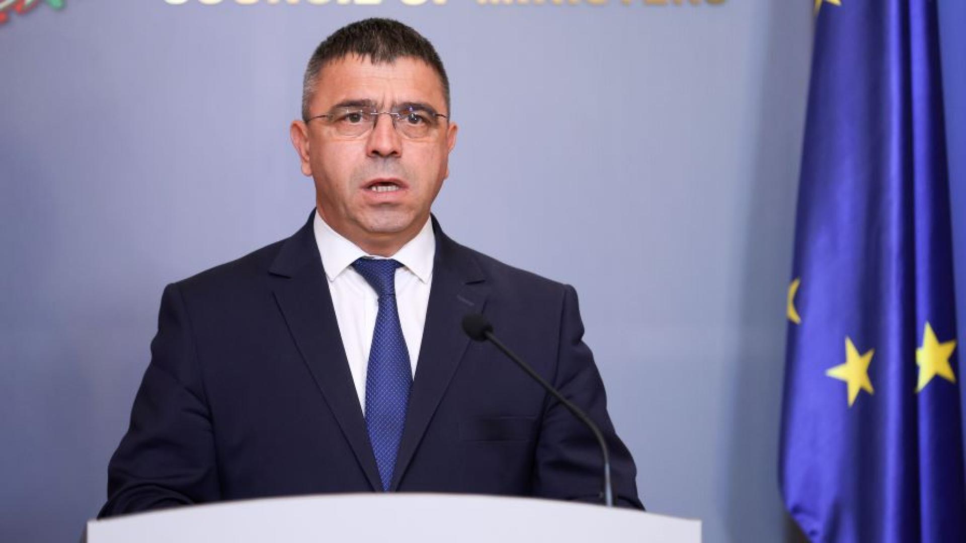 Илков: Към момента не сме застрашени от терористична атака, взели сме ...