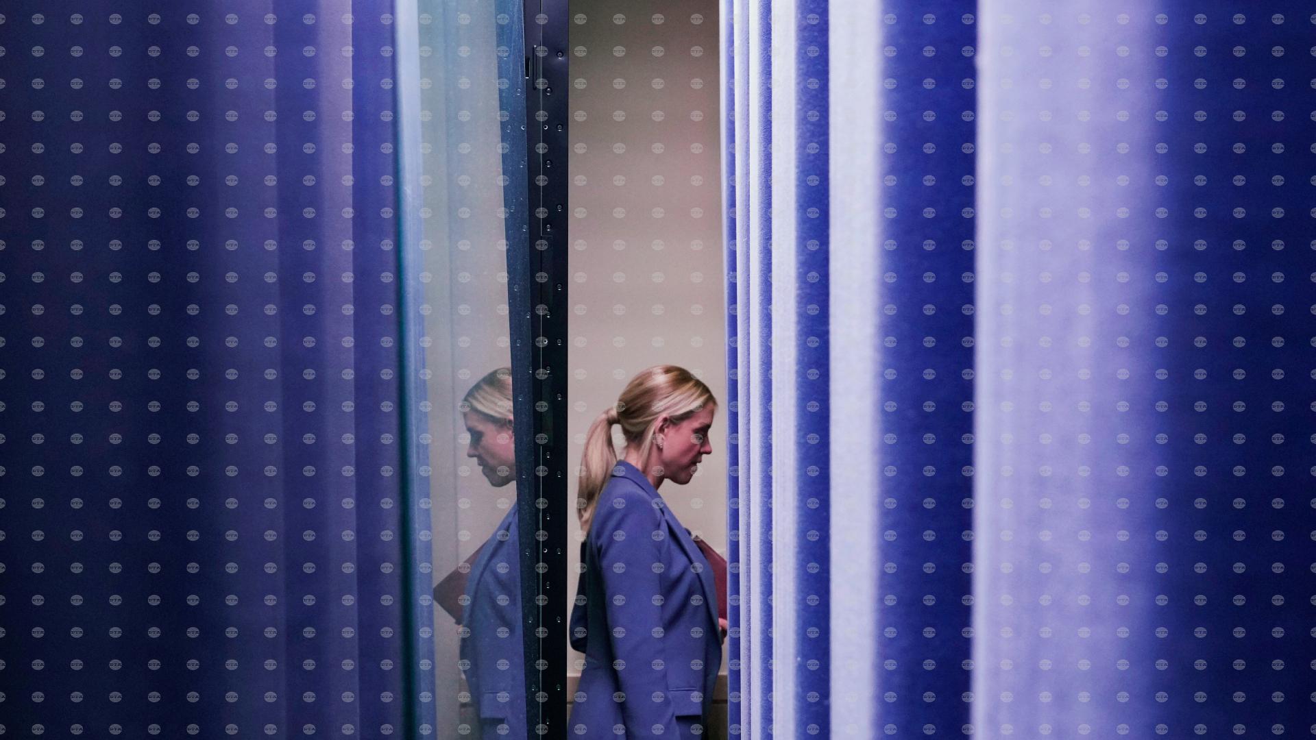 Бившият главен прокурор Пам Бонди е диагностицирана с рак малко след ...
