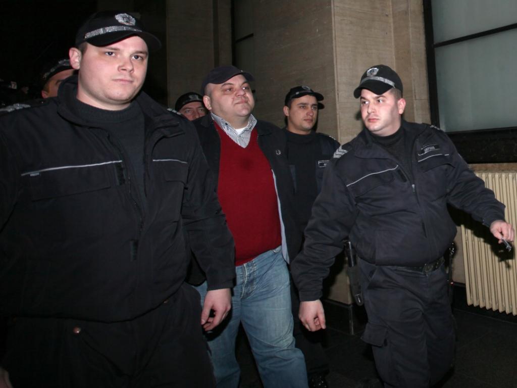 Николай Русинов - Чеци остава в ареста - България - Vesti.bg